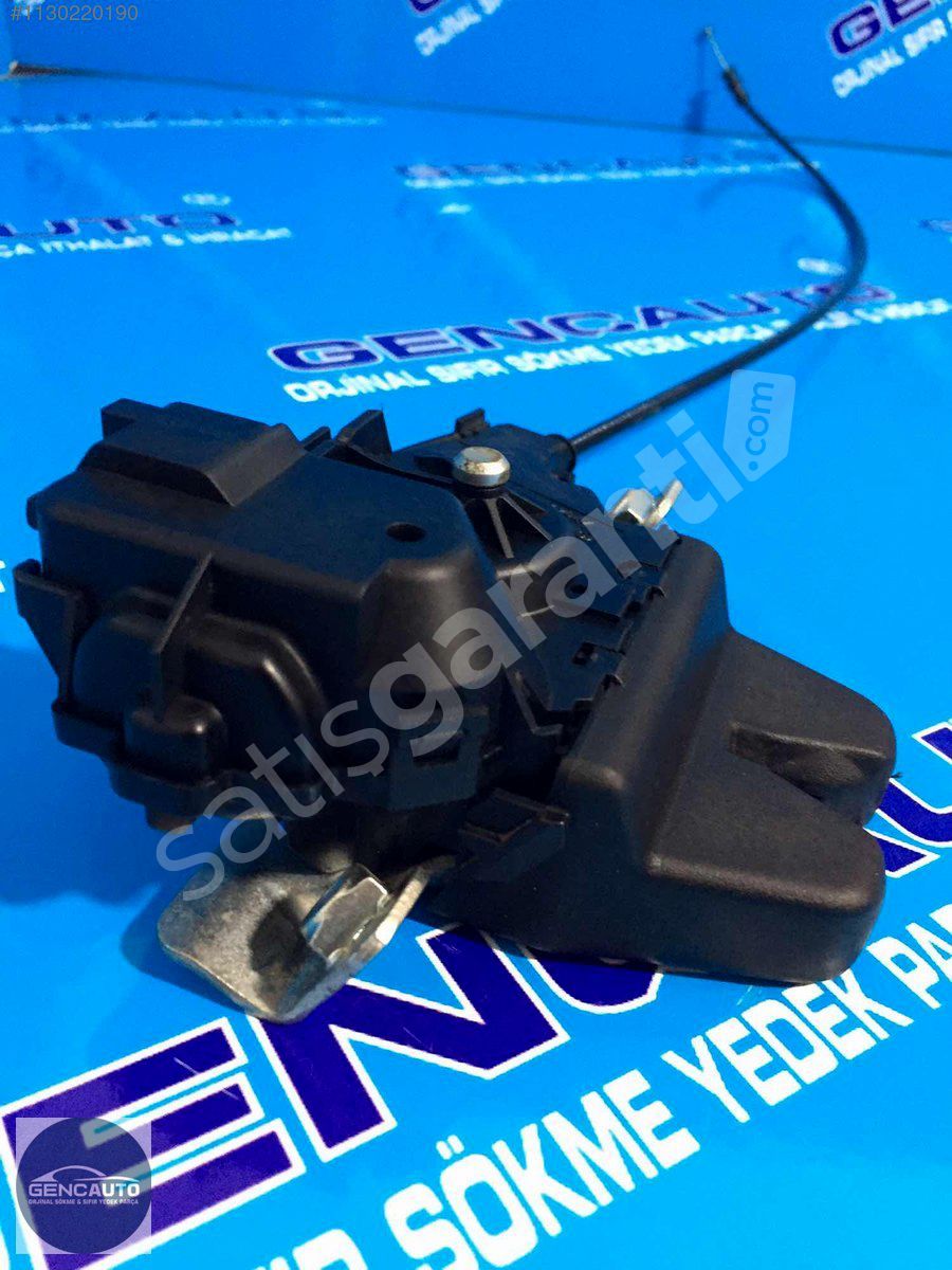 MERCEDES W204 BAGAJ KİLİDİ SÖKME ORJİNAL OEM A2047500085 - satisgaranti.com